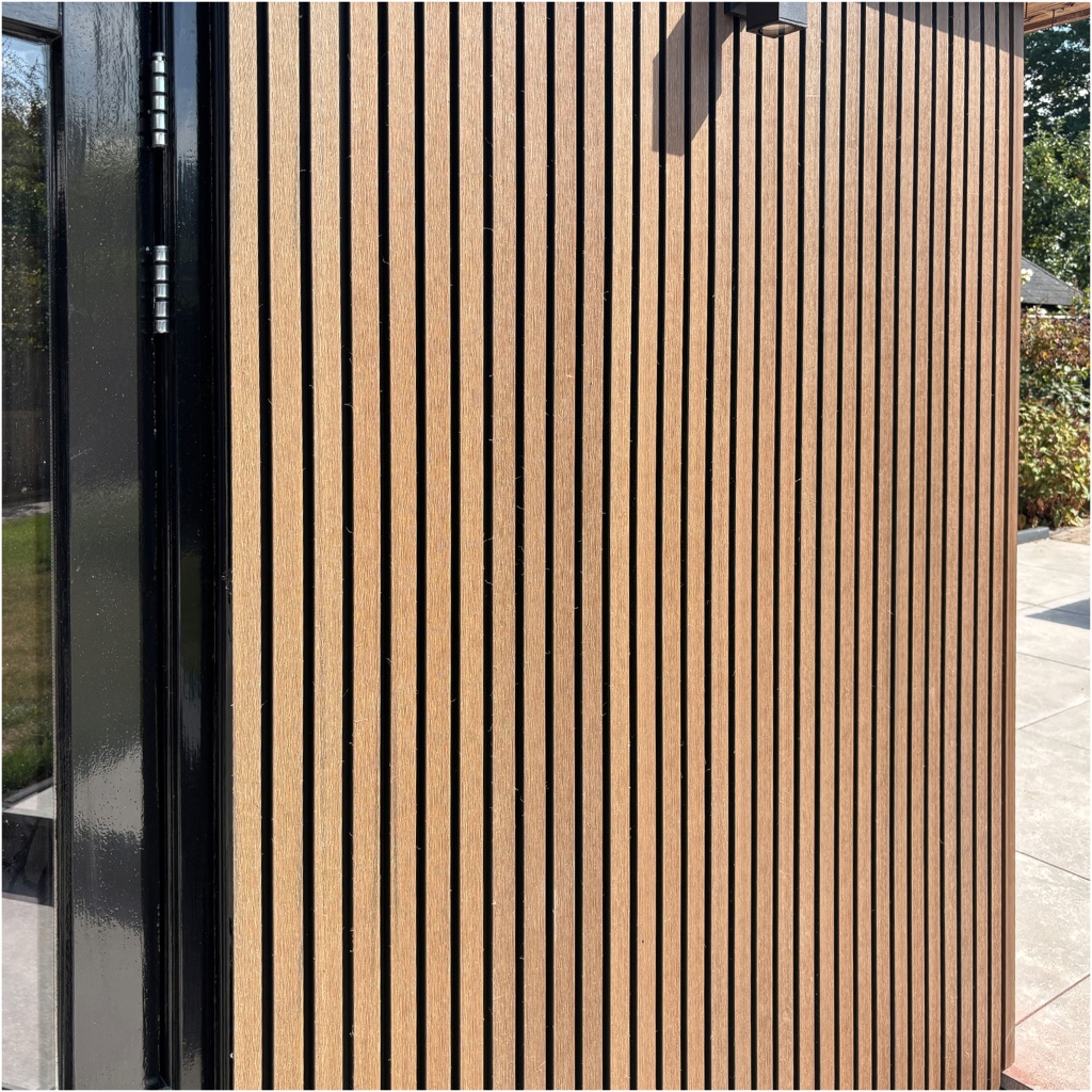 Composiet Gevelbekleding Eiken/Zwart 22,5 x 290cm | Buitenpaneel